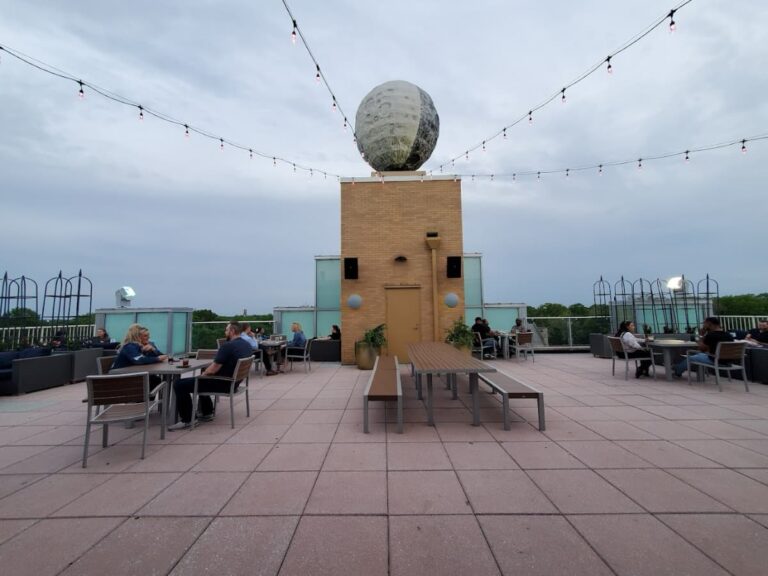 Food & Drinks | Moonrise Boutique Hotel | St. Louis Rooftop Bar & Dining